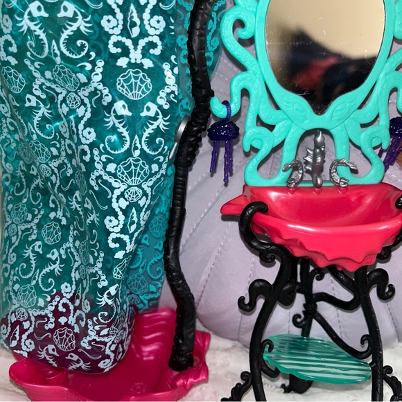 monster high | Toys | Monster High Lagoona Blue Doll Shower Set Vanity ...